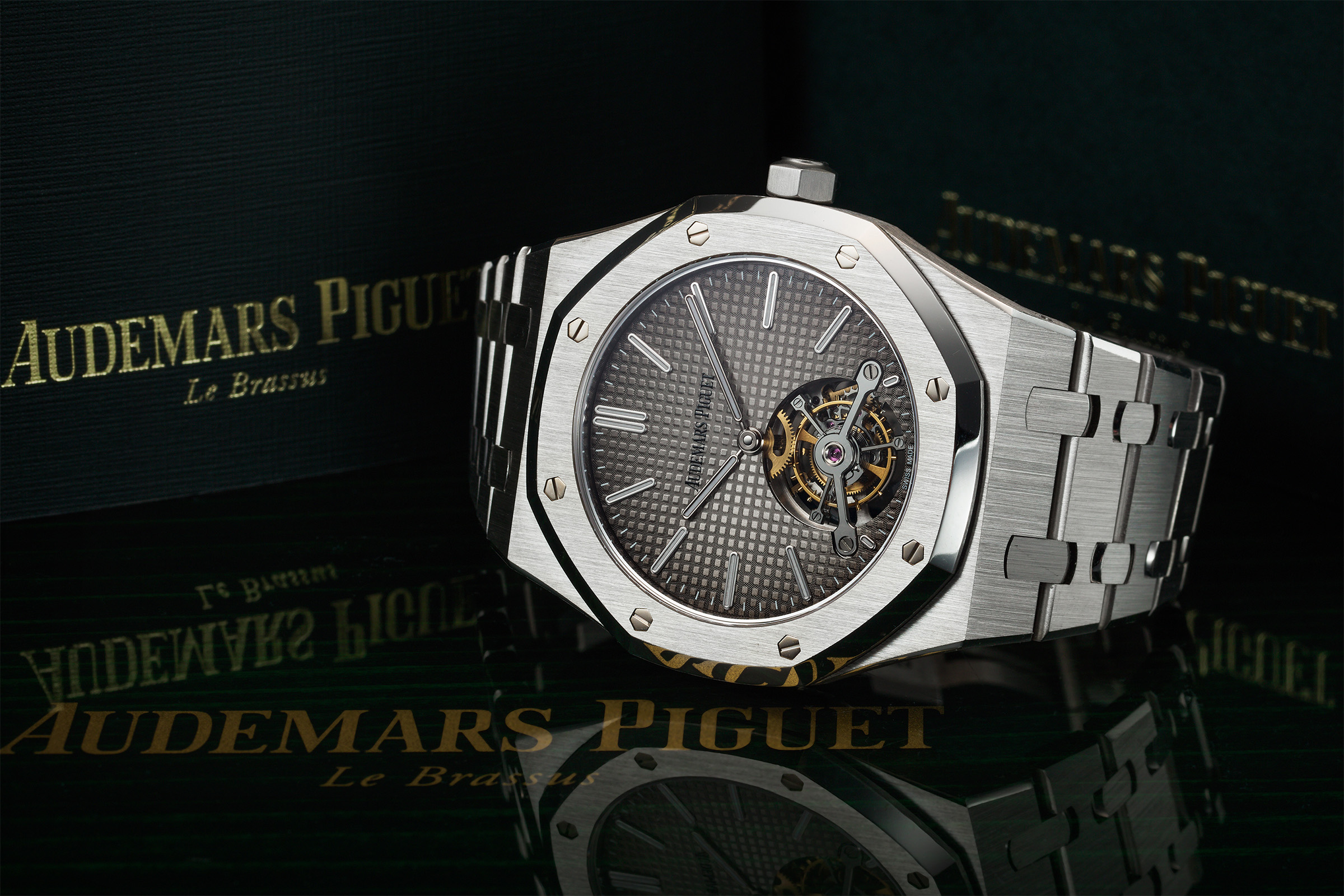 The Audemars Piguet Royal Oak: A Complete Collector’s Guide | Watches ...