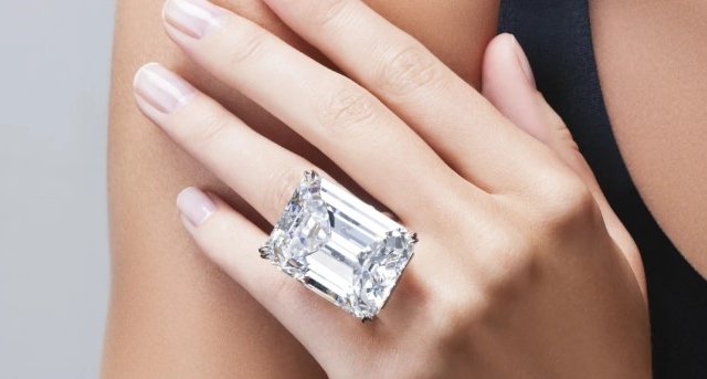 Learn Everything About the Dazzling and Rare 100 Carat Diamonds Sold at ...